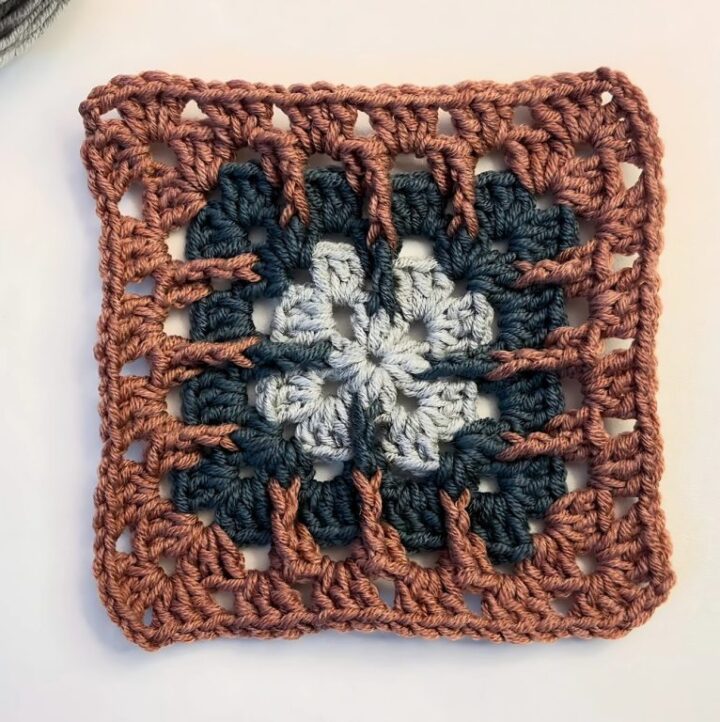 10 Free Crochet Maple Leaf Patterns For Autumn Decor - Crochet Patterns