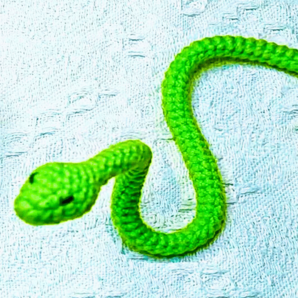 Cute Crochet Snake Bracelet Pattern That Mimics A Real Snake