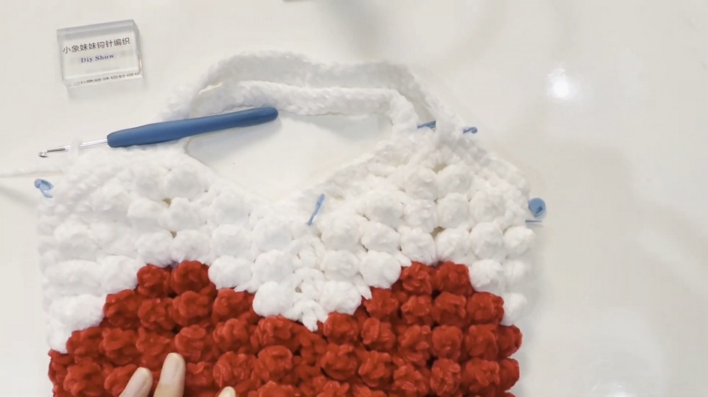 Free Crochet Red and White Bag Pattern You’ll Love to Carry